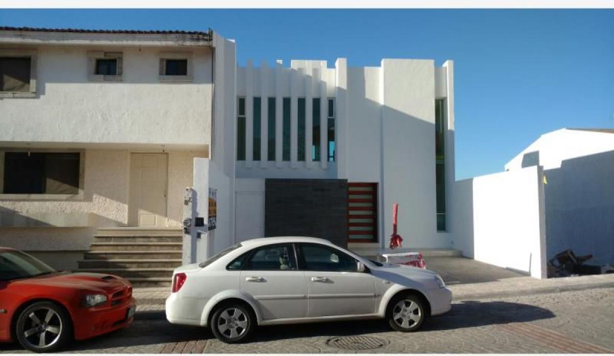 Casa de 3 dormitorios en venta en Querétaro, Mexico por Properati No. 77033 | Global Properties