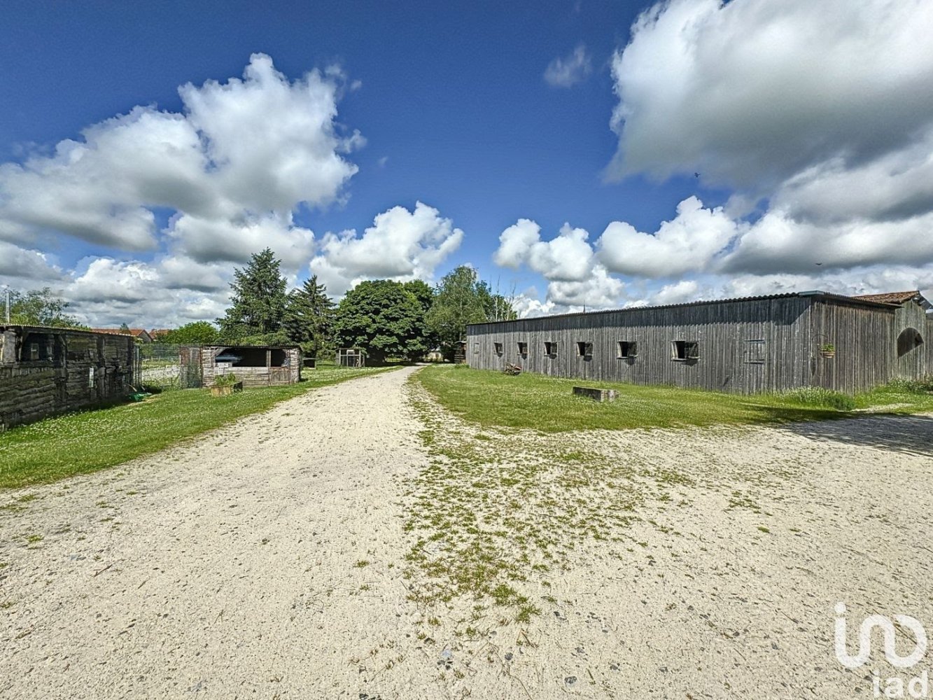 Propriété commerciale à vendre à Villers-en-Argonne, France de iad ...