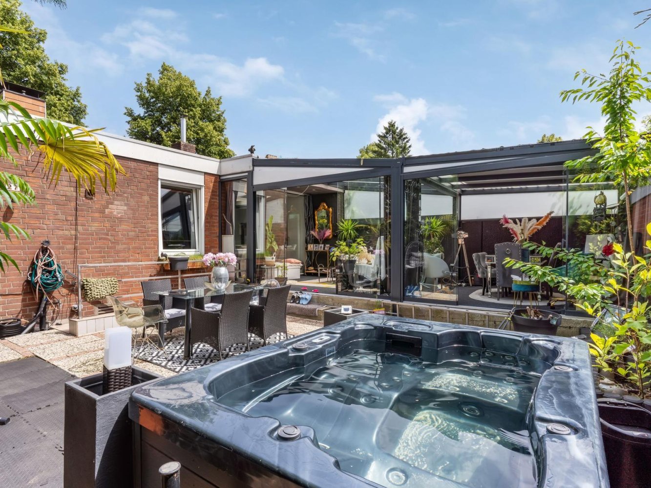 5 rooms House for sale in Dusseldorf, Germany by PlanetHome Group GmbH No. 57924 | Global Properties